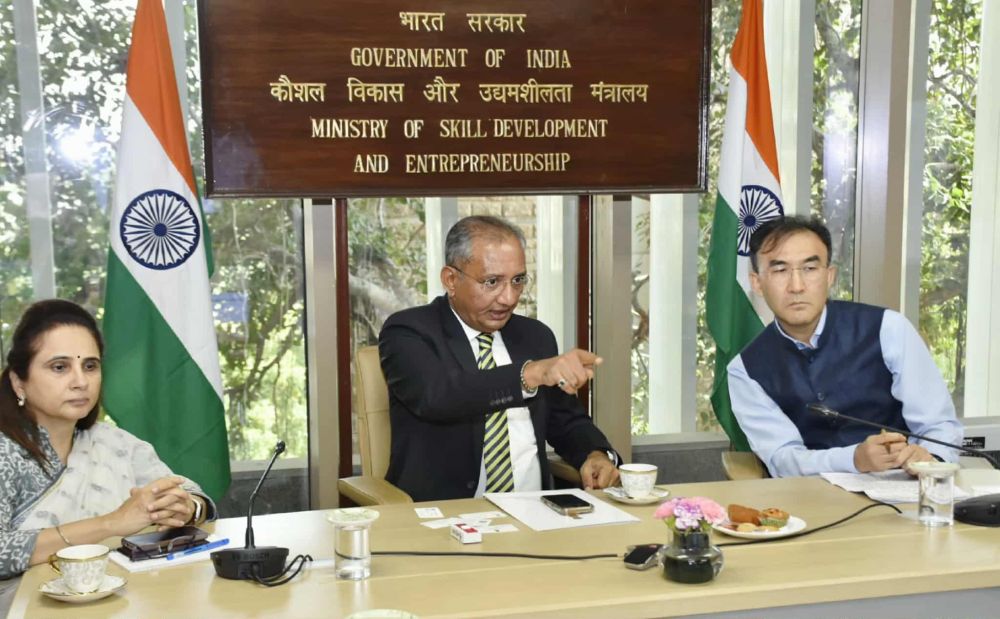 Ambassador Lee meets with Mr. Atul Kumar Tiwari, Secretary of the ...