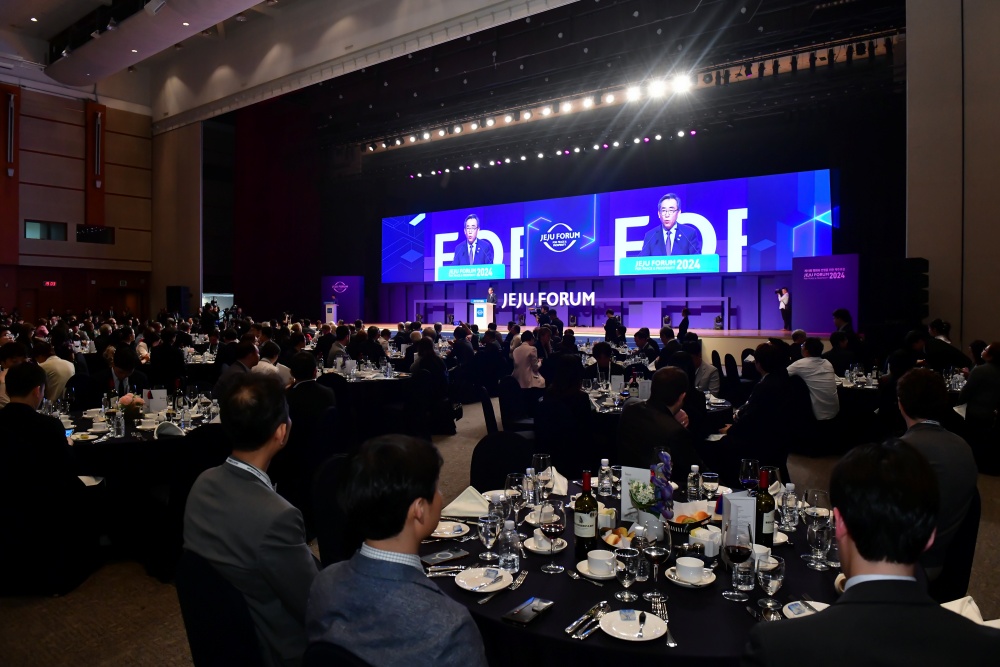 Minister of Foreign Affairs Cho Tae-yul Takes Part in 19th Jeju Forum ...